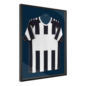 Bildershop-24 Objektrahmen Trikotrahmen aus Massivholz f&uuml;r Objekte bis 25mm VARIO46 3D inkl. B&uuml;gel, und Passepartout 80x100cm Schwarz matt (lackiert) WM EM