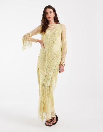 Asos robe longue &agrave; encolure bateau avec d&eacute;tails franges en dentelle et dos nu en olive clair-Vert