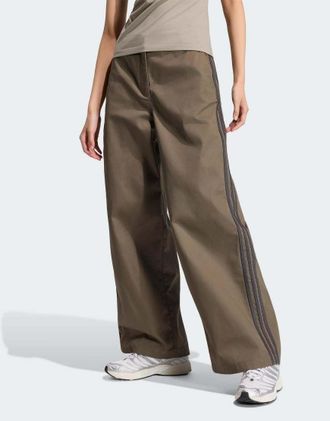 adidas Originals ma&szlig;geschneiderte Hose in Branch / Utility Black-Gr&uuml;n