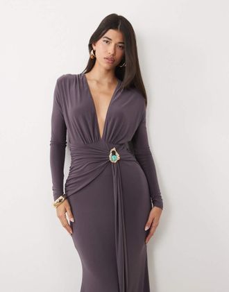 Asos robe longue pr&egrave;s du corps &agrave; d&eacute;collet&eacute; plongeant avec d&eacute;tail bord&eacute; dor&eacute;, anthracite-Gris