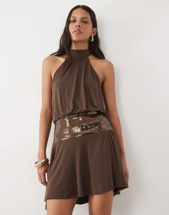 New Look robe courte &agrave; taille basse &agrave; sequins marron fonc&eacute;