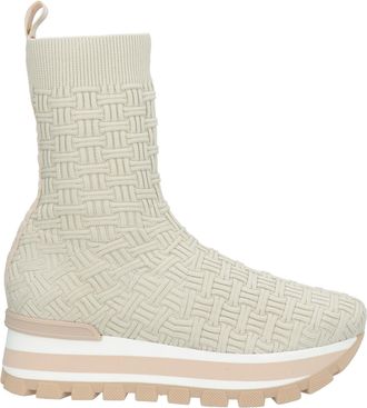 Pedro Miralles WEEKEND