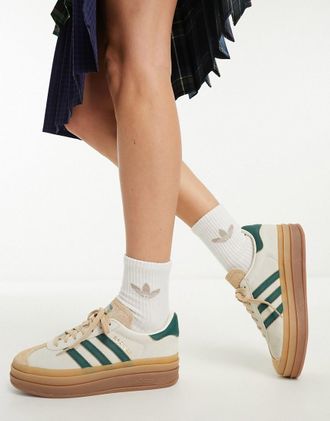 adidas Originals Gazelle Bold - Sneaker in Creme und Gr&uuml;n mit Plateau-Gummisohle-Wei&szlig;