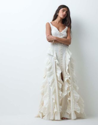 Miss Selfridge Robe longue &agrave; volants et broderies de qualit&eacute; sup&eacute;rieure - &Eacute;cru-Blanc