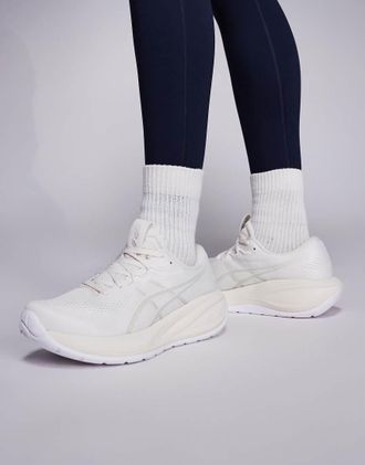 Asics Gel-Cumulus 28 - Lauf-Sneaker in Cremewei&szlig; und Gletschergrau