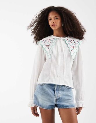 Neon Rose Blouse boutonn&eacute;e &agrave; fleurs avec col et manches longues - Blanc