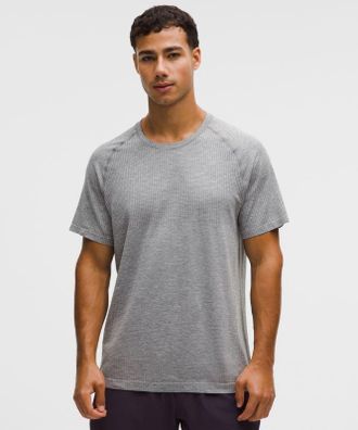 lululemon Metal Vent Tech T-Shirt f&uuml;r M&auml;nner - Gr&ouml;&szlig;e 2XL in Slate/White
