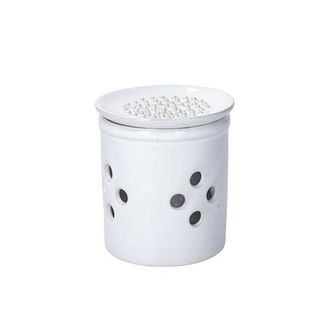 KitchenCraft Idilica Stoneware Garlic Holder with Grater Lid, Cream Ceramic Garlic Container with Vented Holes and Unglazed Base
