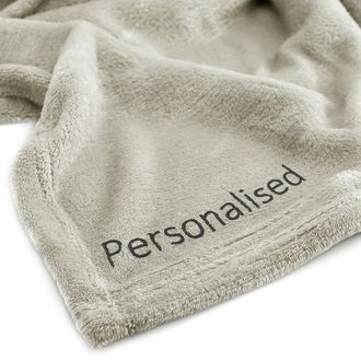 Decoking Personalisierte Kuscheldecke 220x240 cm Creme Decke mit Namen Bestickt Microfaser Tagesdecke Fleece Mic