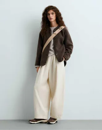 Oysho Veste &agrave; col rond en imitation peau de mouton marron