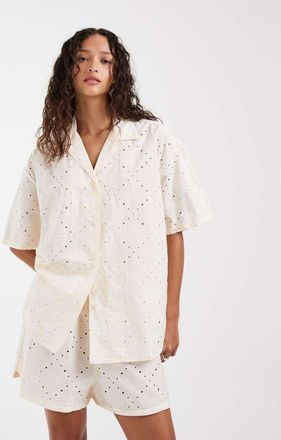 Lacoste Set aus Hemd und Shorts in Pfirsich mit Lochstickerei-Orange