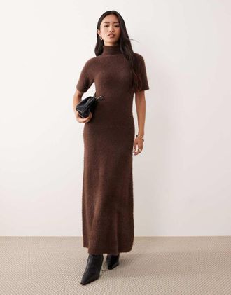 Pretty Lavish Flauschiges, kurz&auml;rmliges Strick-Maxikleid in Braun mit Rollkragen-Brown