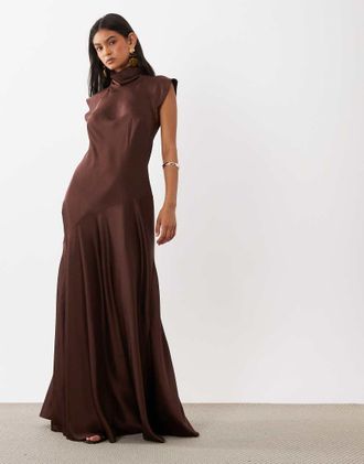 Asos Satin-Maxikleid mit Godets in Schokobraun