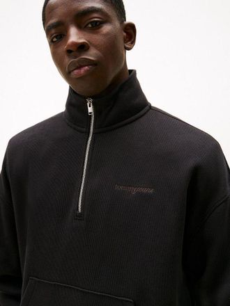 Tommy Jeans Sweatshirt TJM 90S SCRIPT RIB FLEECE Troyerkragen mit Rei&szlig;verschluss, normale Passform
