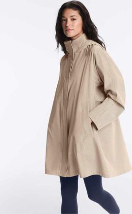 Oysho Lange, superleichte und 10K wasserdichte Jacke in Braun