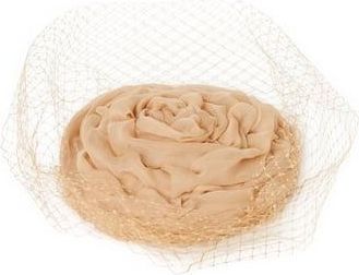 Dilara Latrous Bibi in Seide