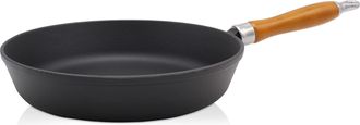 Kr&uuml;ger Gusseisenpfanne mit Holzgriff - emailliert - au&szlig;en u. innen schwarz matt - hohe Hitzebest&auml;ndigkeit und sehr gute W&auml;rmespeicherung - f&uuml;r alle Herdarten