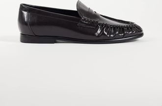 Asos schmaler Pennyloafer mit Raffungen in burgunderrot, Lack