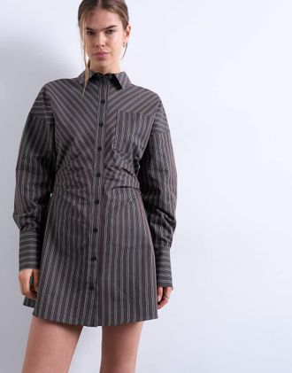 Topshop Lang&auml;rmliges Hemdblusenkleid in Burgunderrot mit Streifen und geraffter Taillenpartie