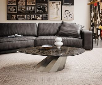 DELIFE Couchtisch Edge Organisch 140x76 cm Keramik Emperador Extra Lucidato Dunkelbraun Parabi Edelstahl geb&uuml;rstet, Couchtische