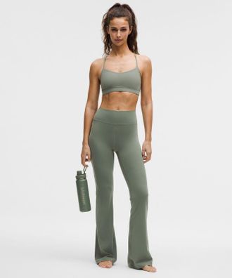 lululemon Groove Hose mit ausgestelltem Bein und hohem Bund aus Nulu Kurz f&uuml;r Frauen - Gr&ouml;&szlig;e 10 in Willow Leaf