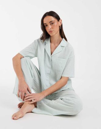 Daisy Street Chemise de pyjama et pantalon assorti &agrave; rayures - Bleu-multicolore