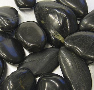 Eurosand Flusskiesel schwarz 1 Kg - Dekosteine - Tischdekoration - Deko kaufen - Deko Steine - Gravuren