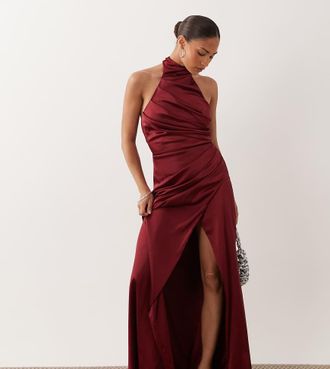 Tfnc Petite Robe de demoiselle dhonneur longue en satin pliss&eacute; &agrave; dos nu - Bordeaux-Rouge