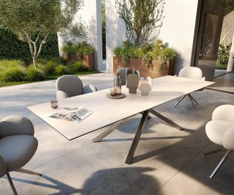 DELIFE Outdoortisch Edge 300x100 cm Keramik Laminam Travertino Bianco Creme-Wei&szlig; Kreuzgestell Rechteck Edelstahl, Esstische