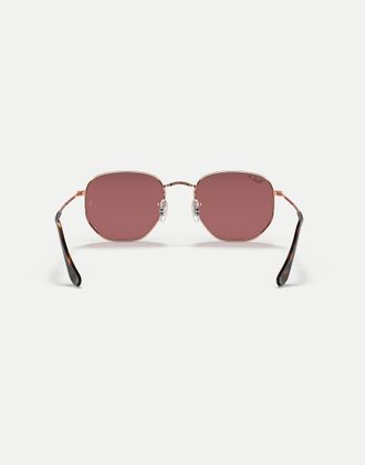 Ray-Ban Sechseckige, unregelmäßige, polarisierte Sonnenbrille in Roségold-Optik mit flachen Gläsern in Violett-Goldfarben