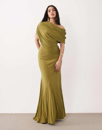Asos Robe longue &agrave; &eacute;paules d&eacute;nud&eacute;es avec corsage cache-coeur et tra&icirc;ne - Vert