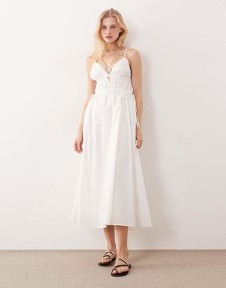 Kiss The Sky Lucia - Gerafftes Midaxi-Kleid in Wei&szlig;