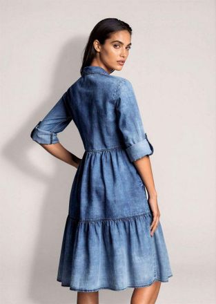 Madeleine Midikleid Jeanskleid mit Stufenrock Hemdblusenkragen, Brusttaschen mit Ziersteinen & Krempel&auml;rmel