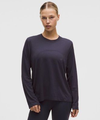 lululemon Swiftly Relaxed Langarmshirt e Passform f&uuml;r Frauen - Gr&ouml;&szlig;e 10 in Atmospheric Purple