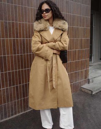 NA-KD trench-coat &agrave; d&eacute;tail fausse fourrure beige-Neutre