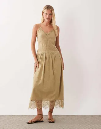 Asos Robe caraco longue avec empi&egrave;cements en dentelle et bretelles nou&eacute;es - Olive-multicolore