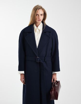 Asos Wollmix-Mantel in Marineblau mit verst&auml;rkter Schulterpartie und niedrig sitzendem G&uuml;rtel-Schwarz