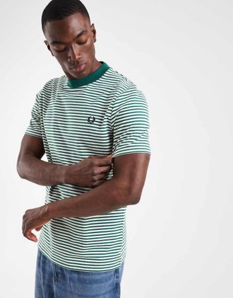 Fred Perry Schweres, gestreiftes T-Shirt in Gr&uuml;n und Wei&szlig;