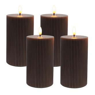 Relaxdays LED Kerzen, 4er Set, HxD: 13 x 7,5 cm, flackernde Flamme, Echtwachs, Rillen, flammenlose Blockkerzen, Coffee