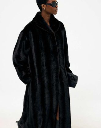 NA-KD Mantel aus faux-fur in Dunkelbraun