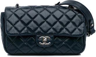 Chanel Hobo Bags - CC Quilted Perforated Lambskin Single Flap - Gr. unisize - in Blau - f&uuml;r Damen