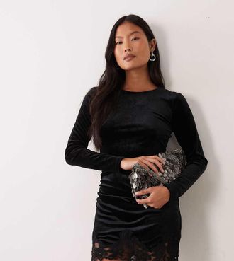 New Look Petite Minikleid aus Samt mit Spitzenbesatz und langen &Auml;rmeln in Schwarz