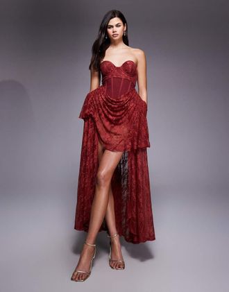 Asos Robe courte fronc&eacute;e en dentelle de qualit&eacute; sup&eacute;rieure avec corset, hanches et jupe asym&eacute;trique - M&ucirc;re-Rouge