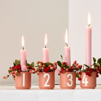 DESIGN LETTERS Adventstassen 4 Stück | Ideal als Adventskerzenhalter, Advent Deko, Adventsgestecke | Porzellan Espressotassen Set für Weihnachtsdeko, Schreibtisch De