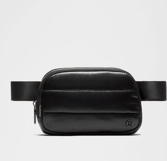 lululemon Everywhere G&uuml;rteltasche 1 l Schimmernd - Gr&ouml;&szlig;e 1 l in Black