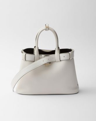 Prada Kleine Prada Buckle Handtasche aus Leder mit Gürtel