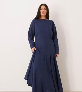 Asos Curve ASOS DESIGN Curve - Robe longue &agrave; encolure bateau avec jupe &eacute;vas&eacute;e - Bleu marine