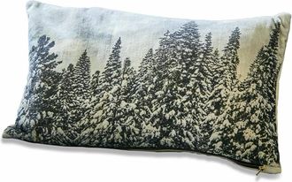 Loberon Kissenhülle Silver Creek, Winterwald-Motiv, mit Stimmungsvollem Fotodruck, Weiche Haptik, Kissenbezug, Wohn-Accessoire, Baumwollsamt, Creme/grün