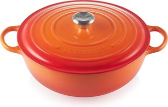 LE CREUSET Le Creuset Signature Signature La Marmite aus Gusseisen, Ø 32 cm, Für alle Herdarten und Induktion geeignet, Volumen: 4,1 l, 6,275 kg, Ofenrot, 211143
