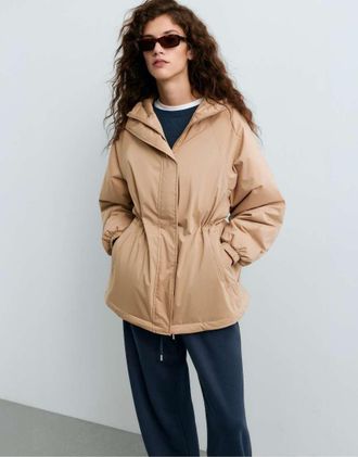 Oysho 10k thindown wasserdichte wattierte Jacke mit ausgestelltem Schnitt in Camel-Neutral